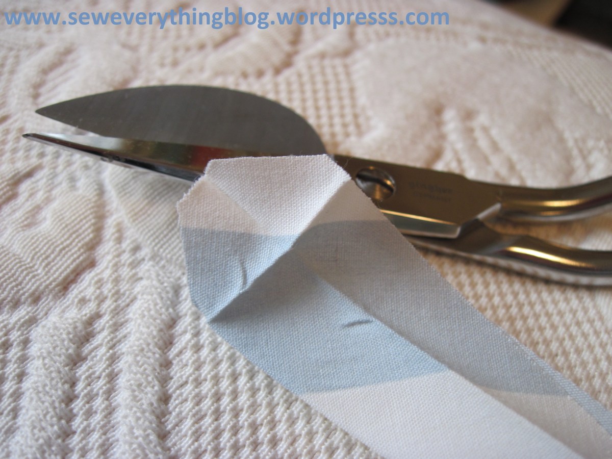 #Sewing Tip: Neatly Turned Bias Binding End – Sew Everything Blog